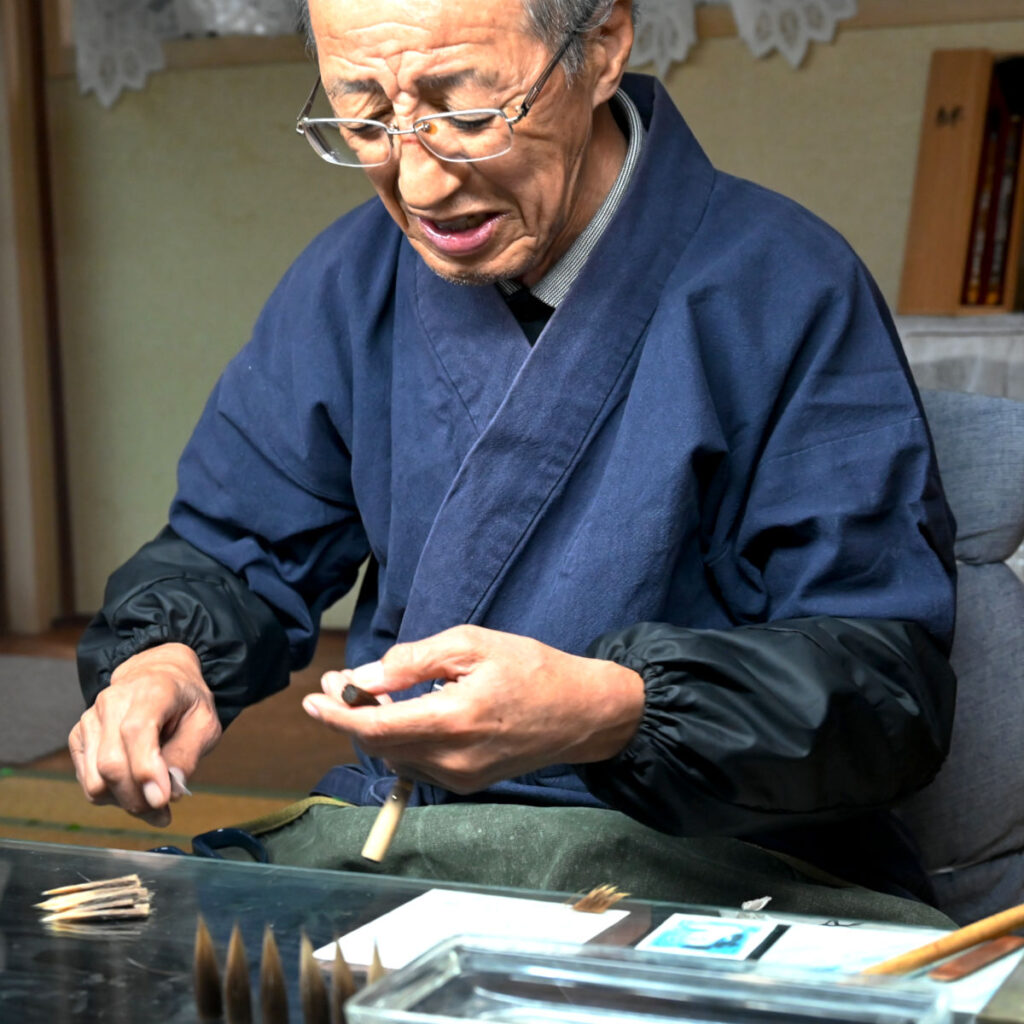 赤翼 洞水 - 伝統工芸士 - 熊野筆事業協同組合